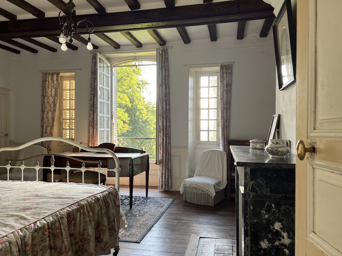 Remarquable château et sa tour de guet ISMH · Les Belles Maisons