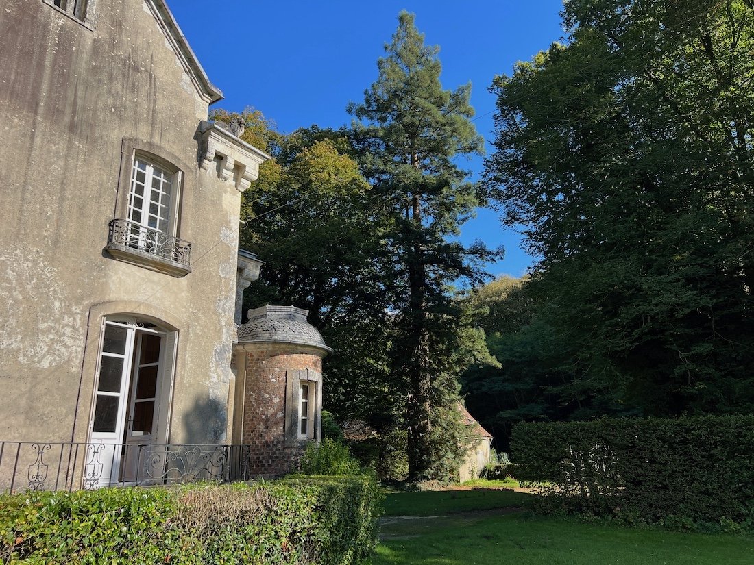 Remarquable château et sa tour de guet ISMH · Les Belles Maisons