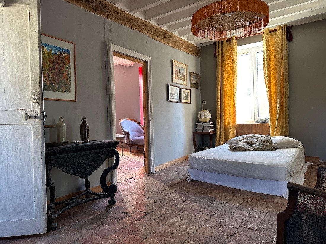 Boutique à restaurer en coeur de bourg · Les Belles Maisons