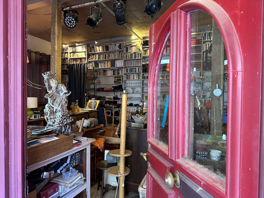 Boutique à restaurer en coeur de bourg · Les Belles Maisons
