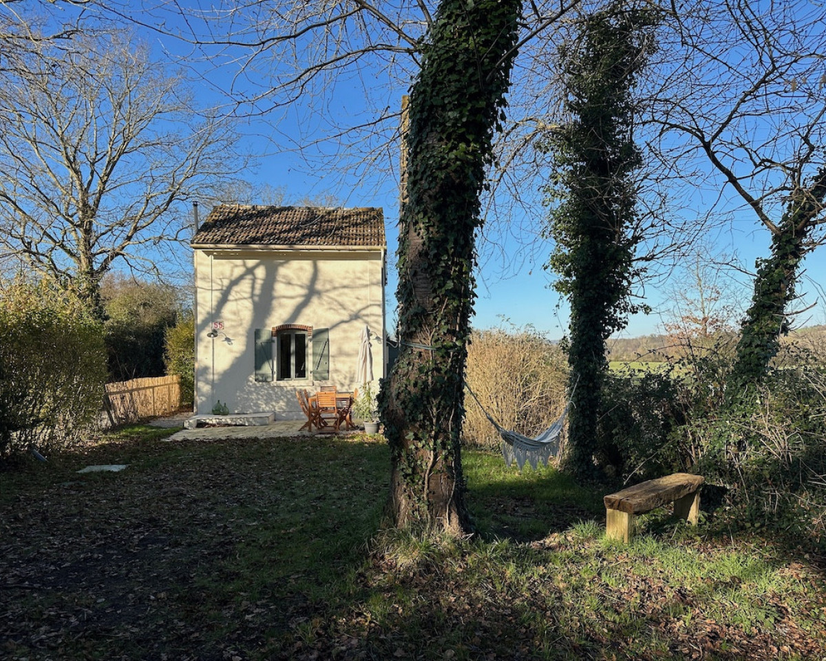 Adorable maison de garde-barrière · Les Belles Maisons